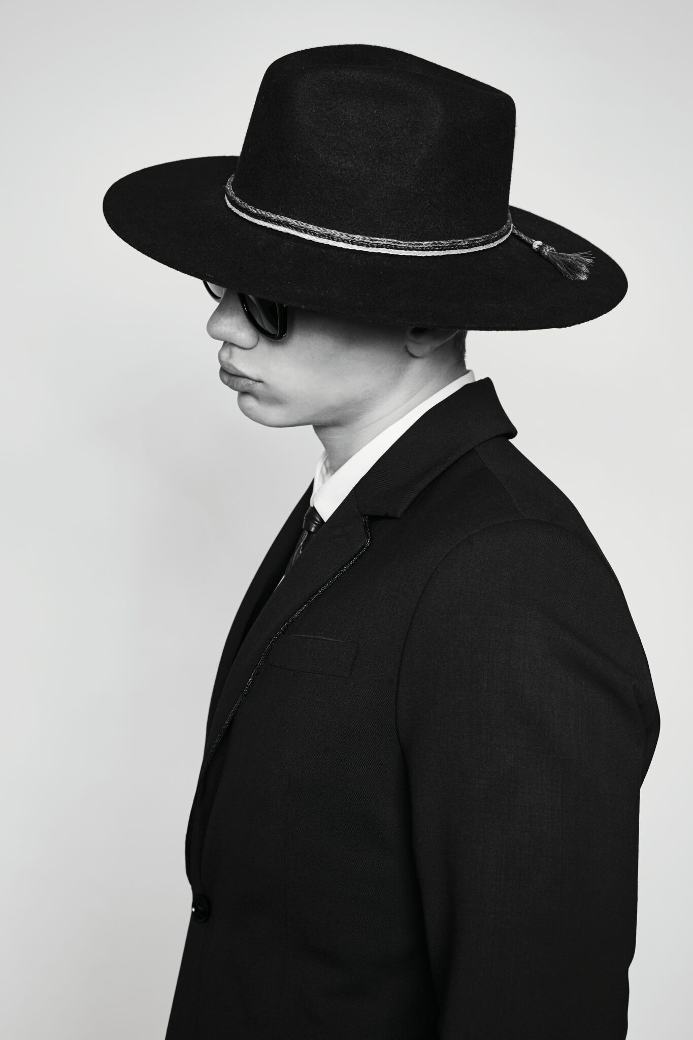 Style That Speaks Volumes: Picking the Perfect Hat for Bigger Heads